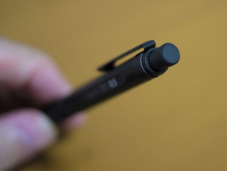 オレンズネロ0.5mm レビュー【取扱注意。でも質感高くアイディア満載】 - YashuLog